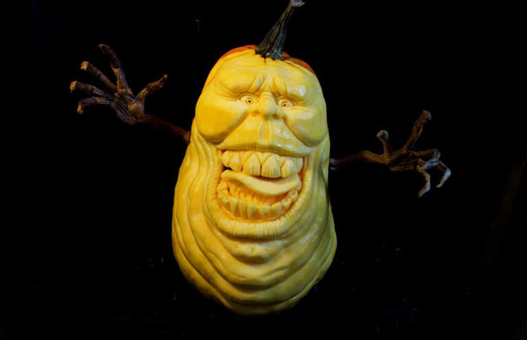 Stunning photos show pumpkin carver’s spookily real jack-o’-lanterns ...