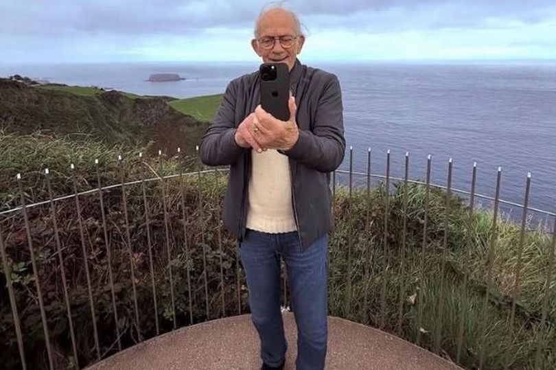 Hollywood legend celebrates birthday with selfie and people are ...