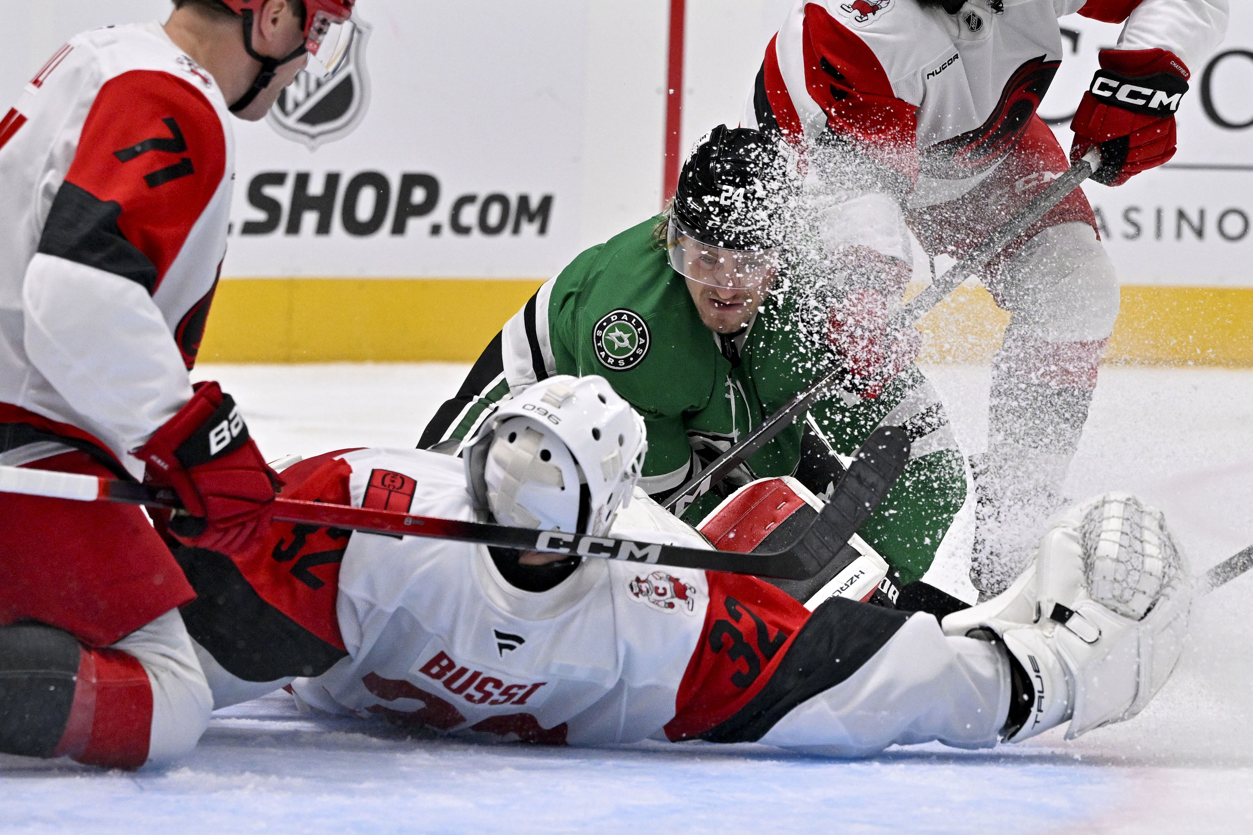 Stars 3, Hurricanes 2