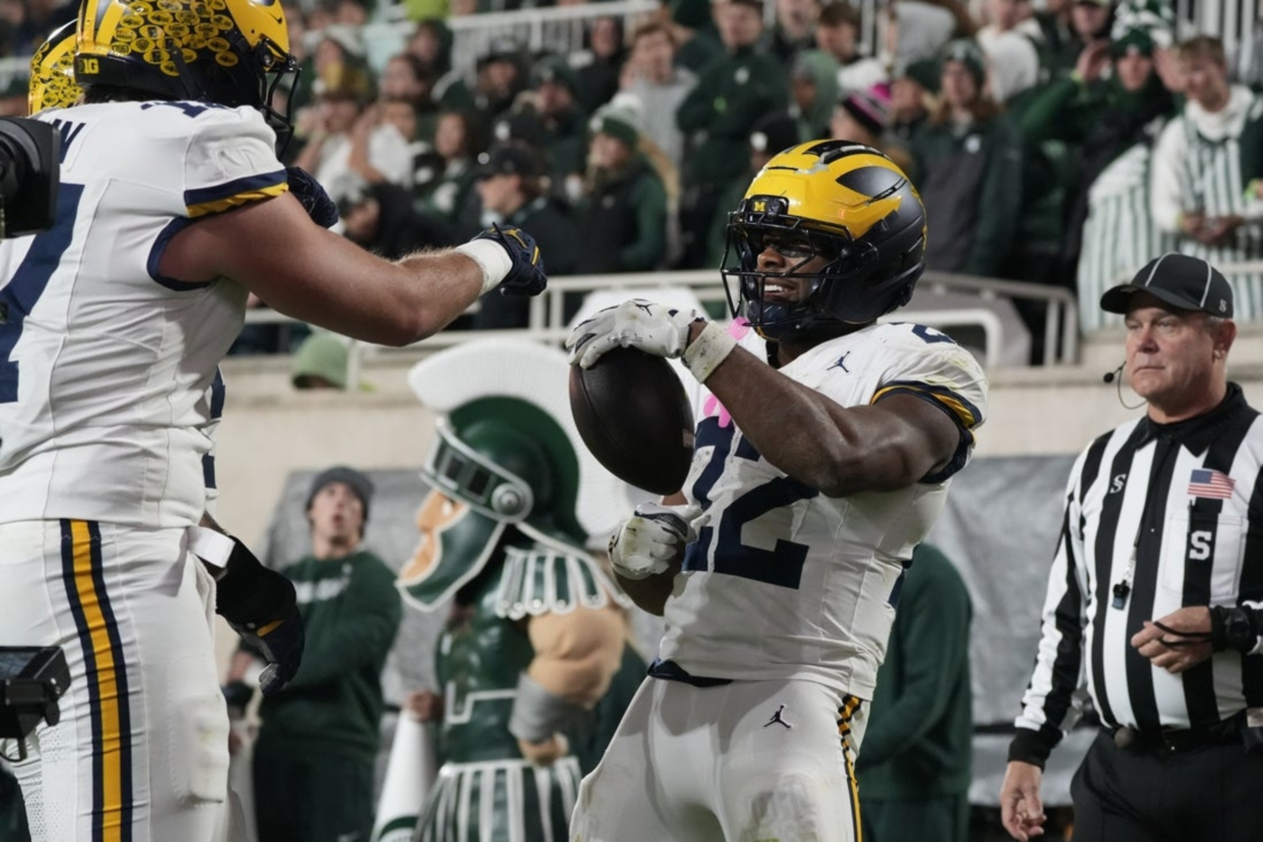 Justice Haynes (2 TDs), carries No. 25 Michigan past Michigan State