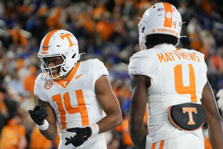 Three Tennessee wide receivers record 100-plus yards at Kentucky