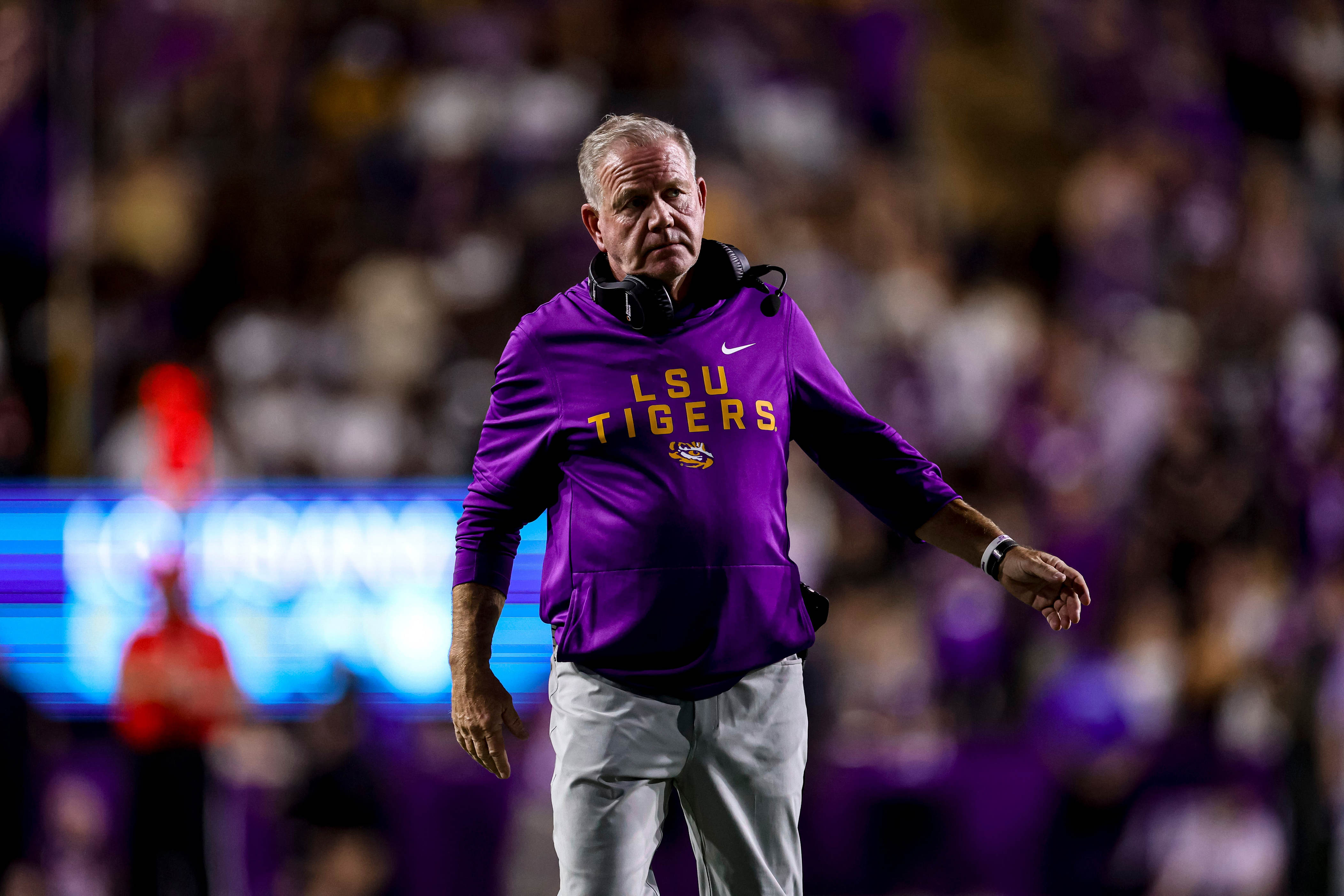 LSU fans turn on Brian Kelly with brutal chant