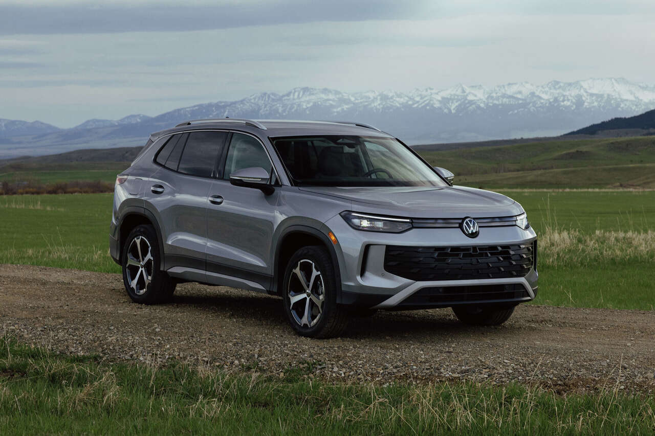 Small SUV comparison: New Volkswagen Tiguan vs. Honda CR-V