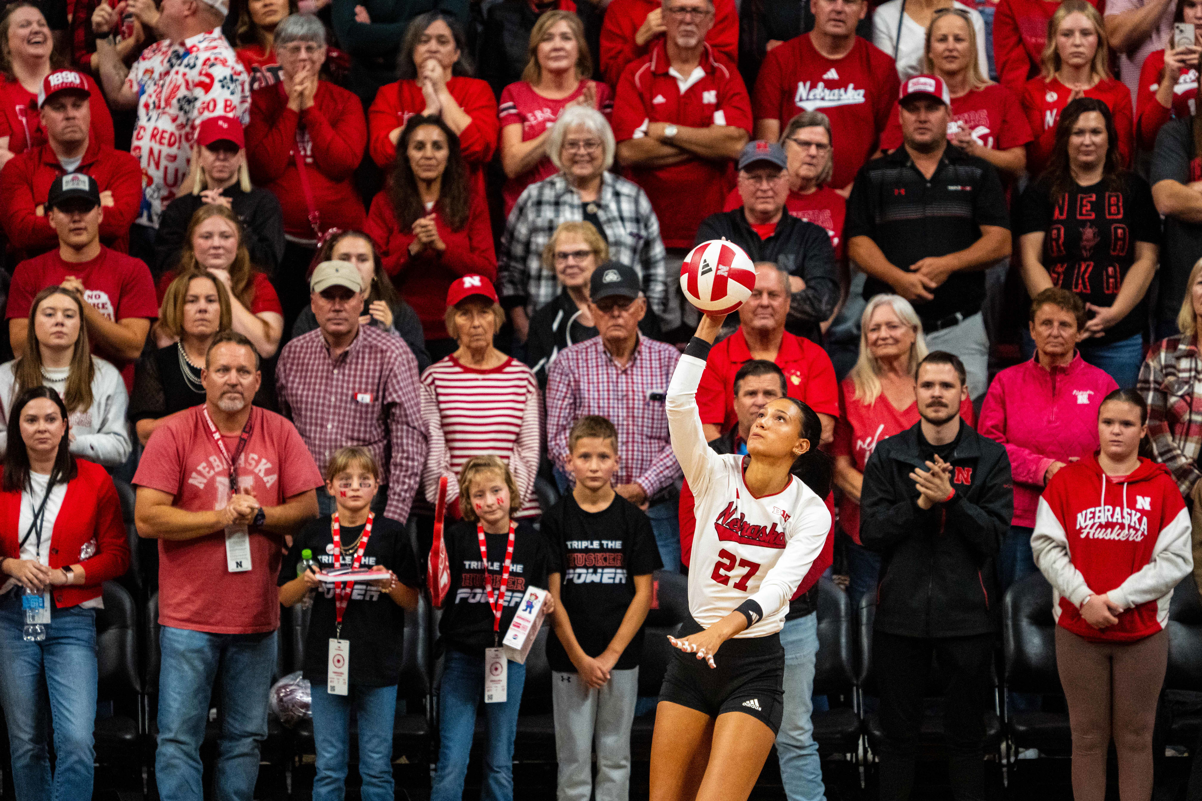 Nebraska volleyball continues record season with 15th straight sweep in ...