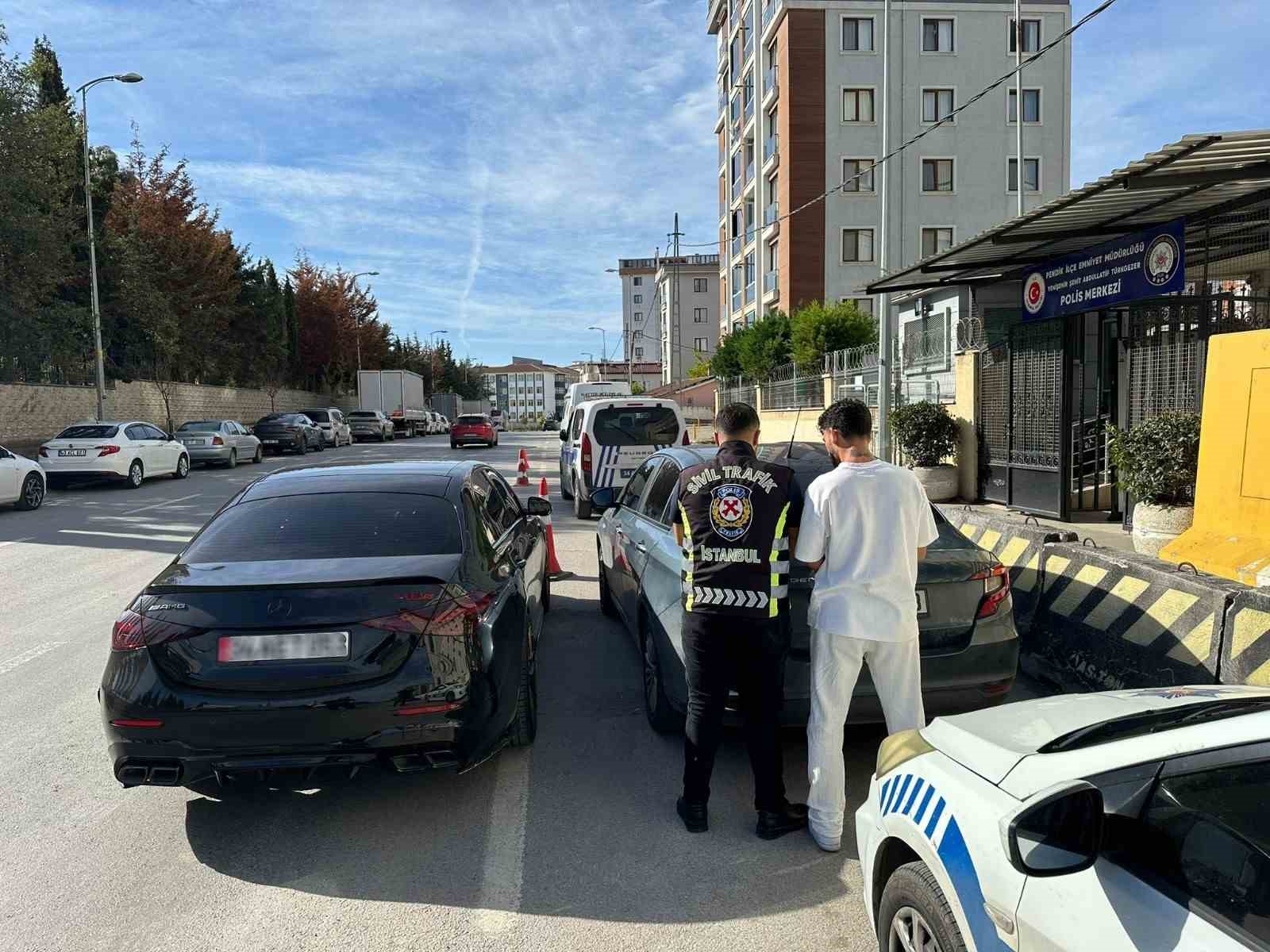 Pendik’te makas atan sürücüye para cezası