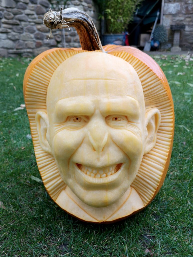 Stunning photos show pumpkin carver’s spookily real jack-o’-lanterns ...