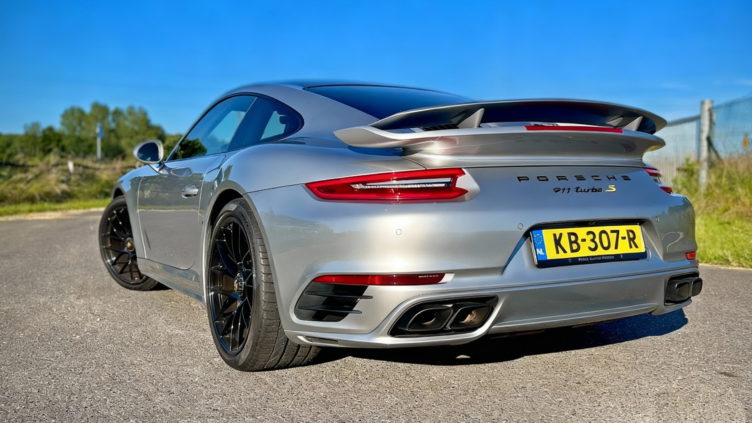 Porsche 991.2 Turbo S Hits 331km/h — Full-Speed Test Drive