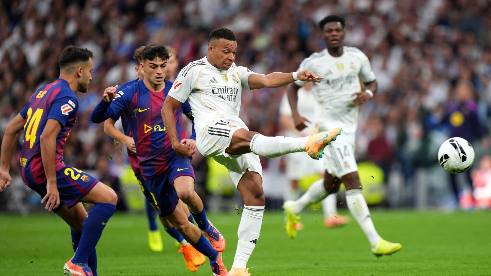 Real Madrid 2-1 Barcelona: Bellingham shines as Real increase La Liga ...