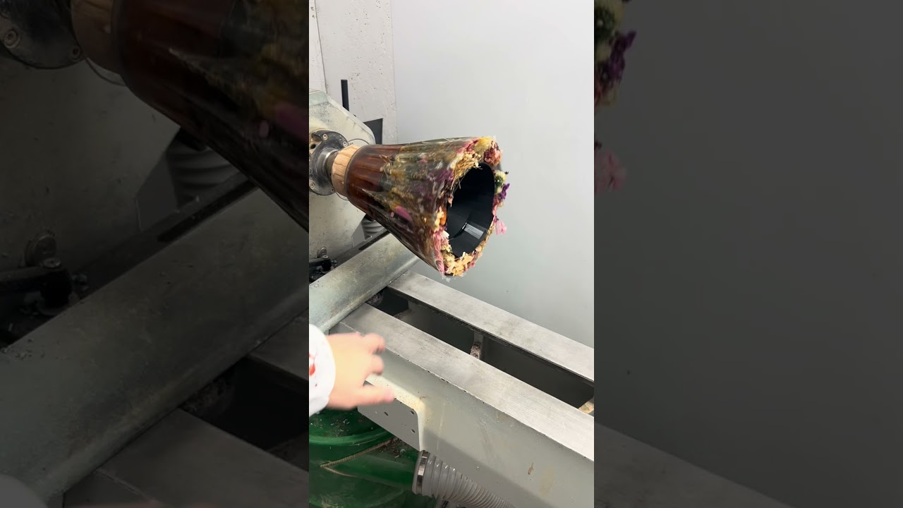 Transform dried flowers into a gorgeous resin vase