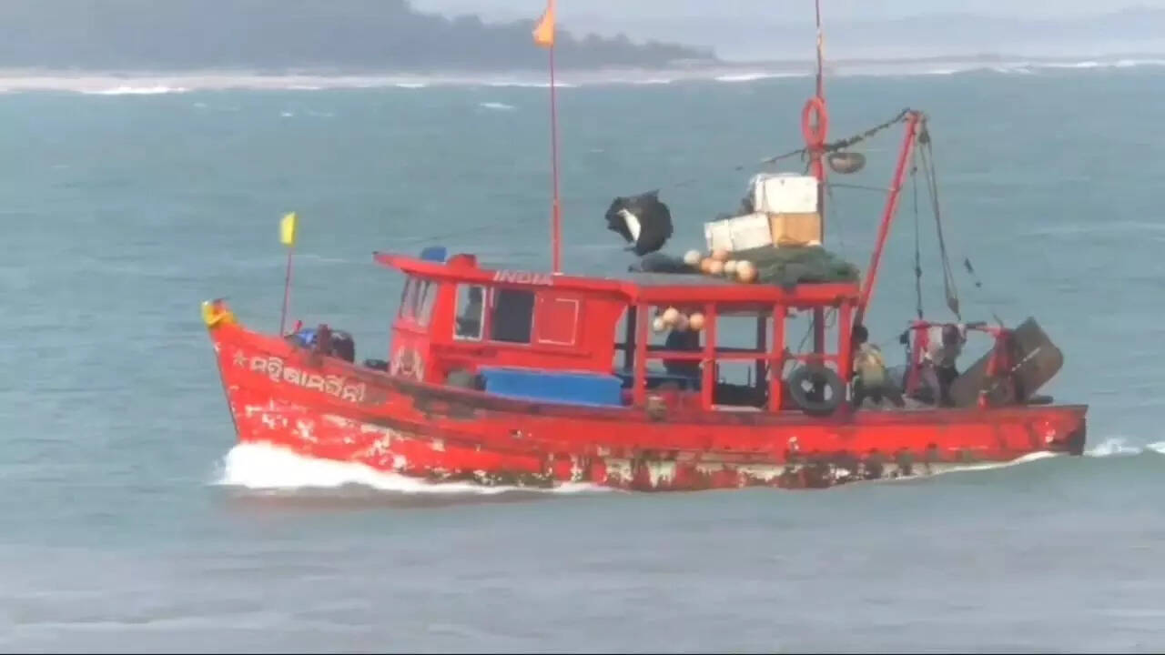 Cyclone Montha forces marine fishermen in Kendrapada and Jagatsinghpur ...