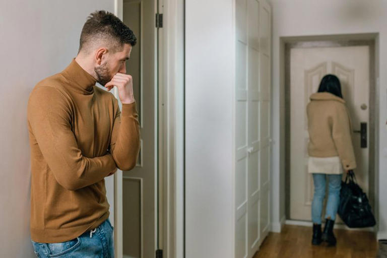 9 Clear Signs That Show Someone Is Emotionally Unstable