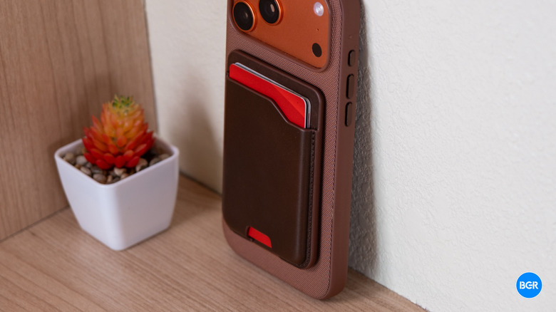 Nomad Leather Mag Wallet Review: The Most Premium MagSafe Wallet