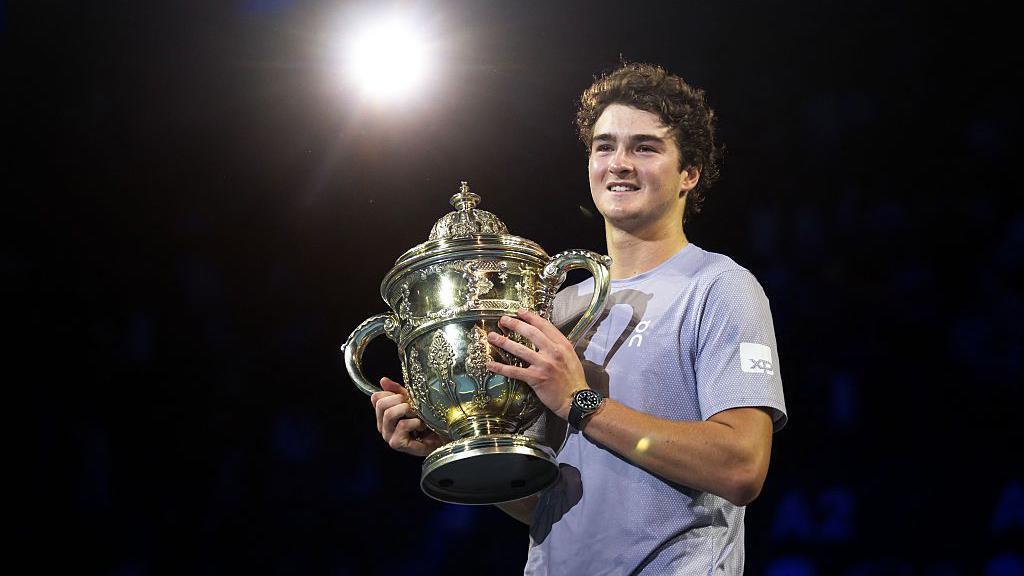 Sinner battles cramp to claim Vienna Open title