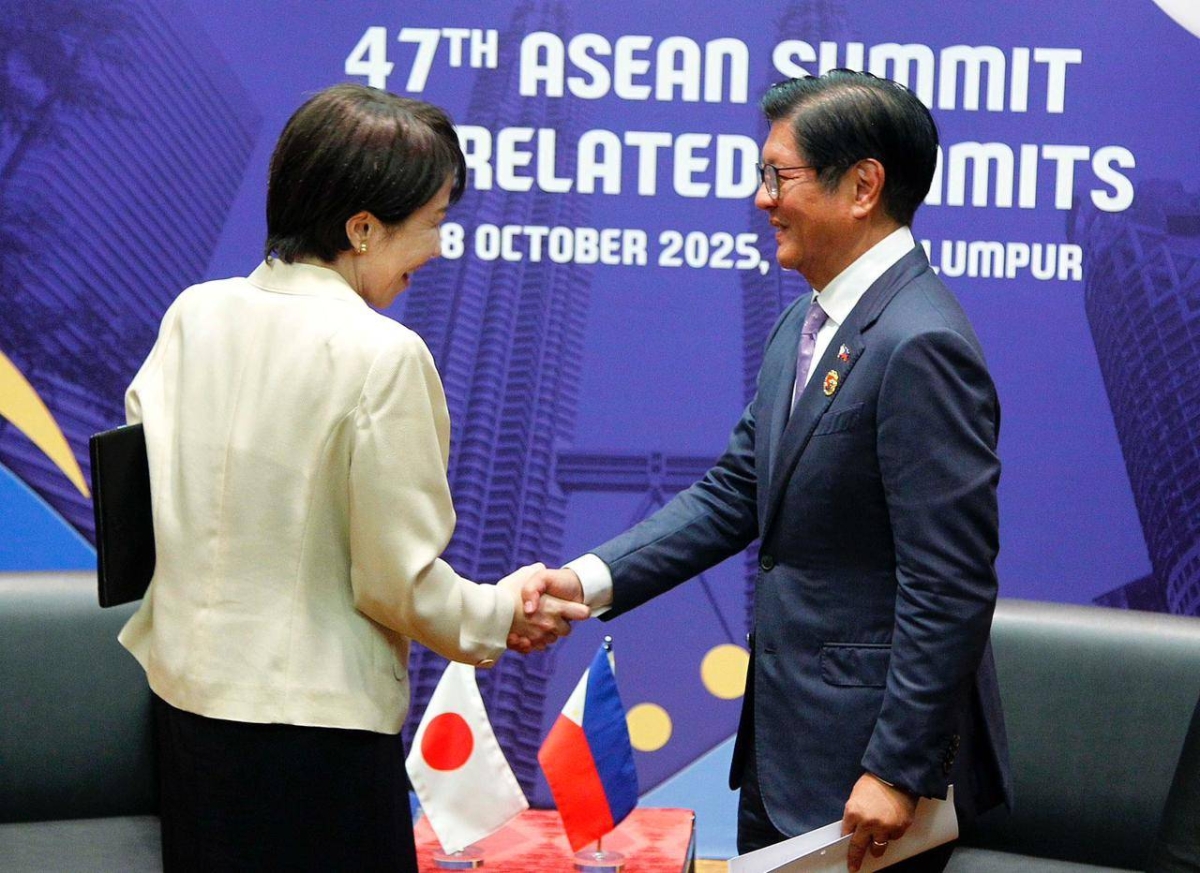Japan and Philippines boost security ties amid South China Sea dispute