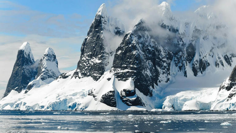 A mysterious pyramid in Antarctica not made by humans