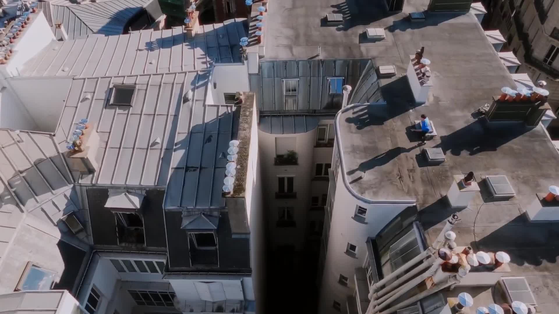 Parkour urbain à travers Paris