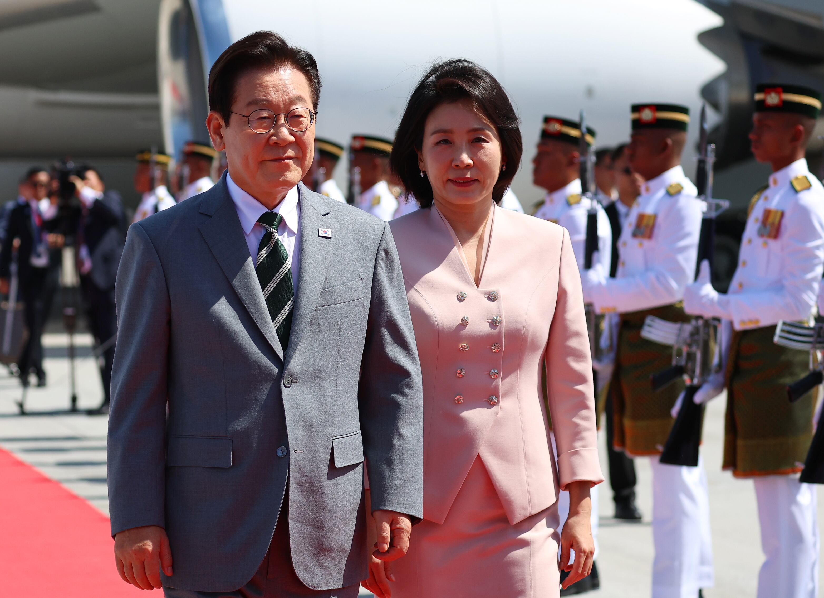 President Lee Jae-myung Begins Malaysia Visit With Overseas Koreans Meeting