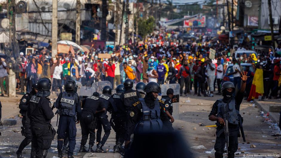 Echauffourées à Douala avant les résultats de la présidentielle au Cameroun