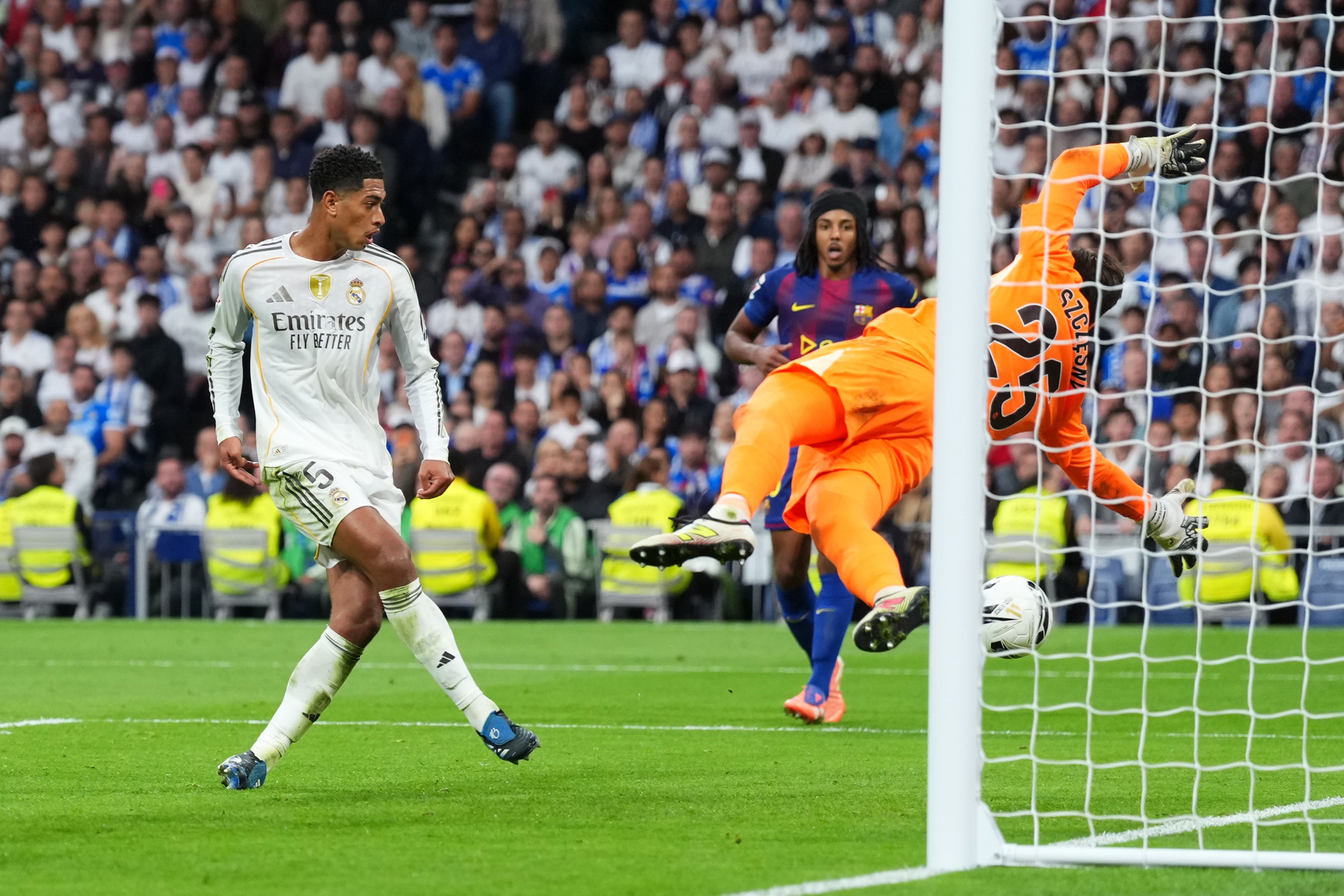 Real Madrid v Barcelona live: Hosts claim crucial Clasico win thanks to ...