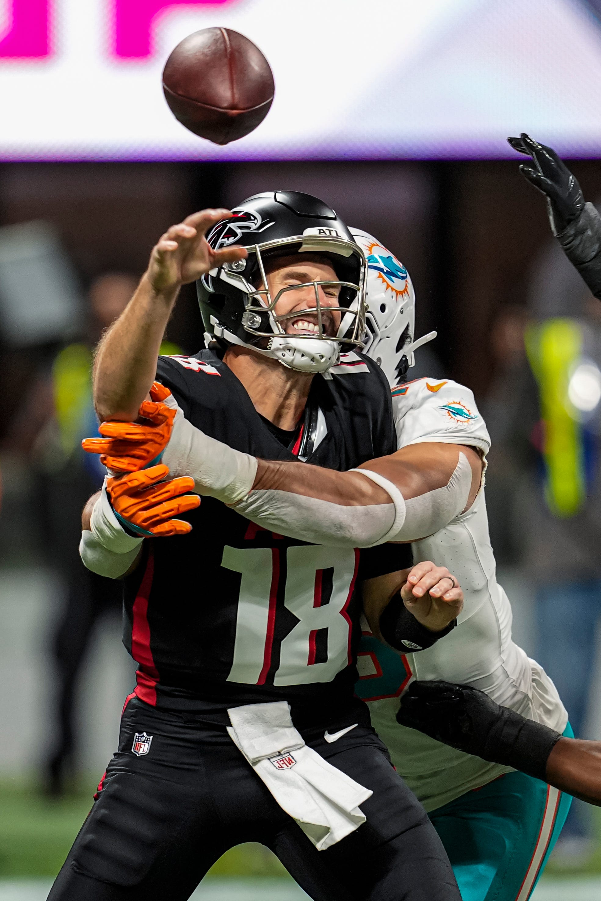 Miami Dolphins 2025 NFL trade deadline rumors, news tracker, latest on ...