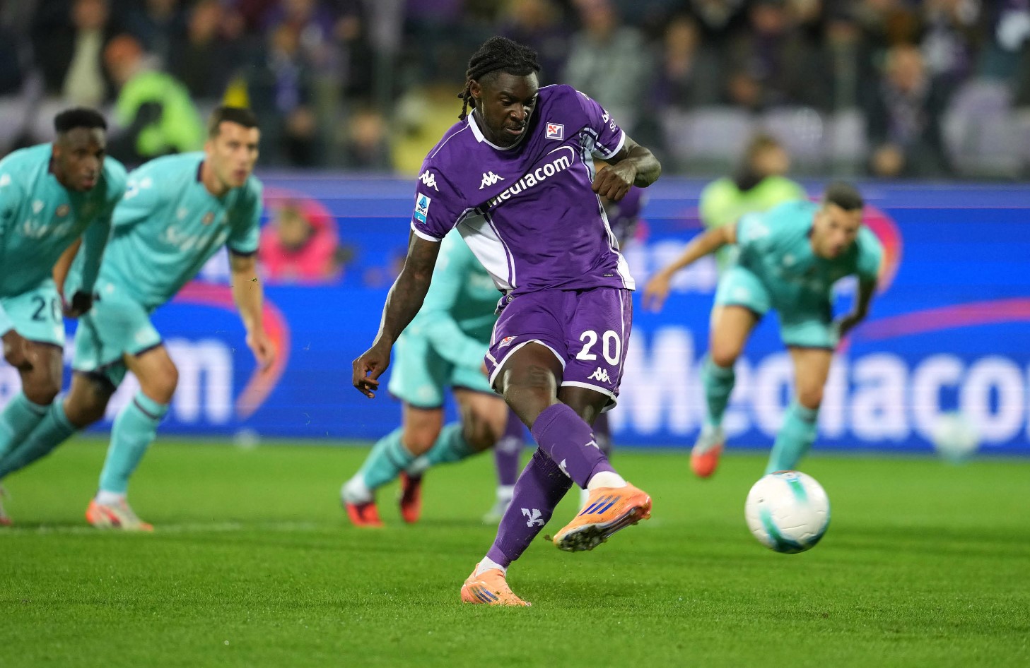 Fiorentina miracolata, Bologna spreca due gol di vantaggio: finisce 2-2 ...