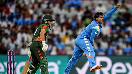 IND W vs BAN W LIVE Score Women's World Cup: Deepti spins her web to ...