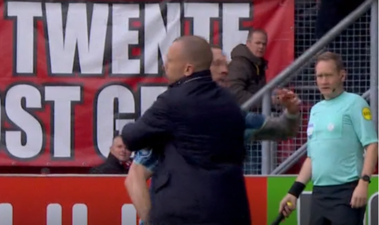 Opvallend: Weghorst sprint meteen naar Ajax-bank na gelijkmaker tegen ...