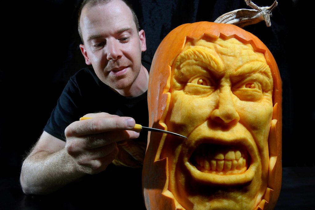Stunning photos show pumpkin carver’s spookily real jack-o’-lanterns ...
