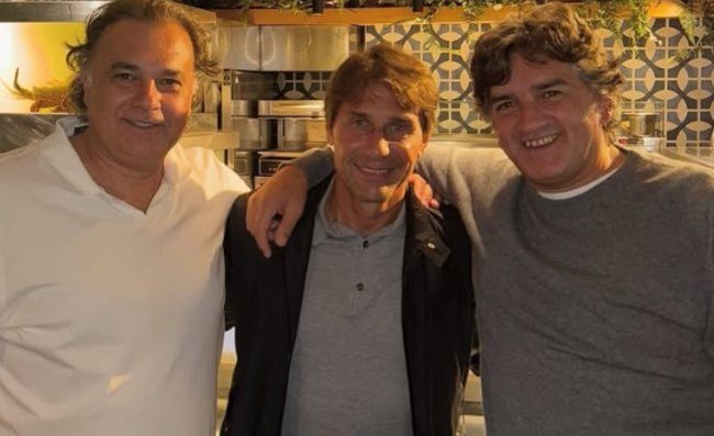 Conte si gode il trionfo in Supercoppa. Pranzo da "Cicciotto" a Marechiaro
