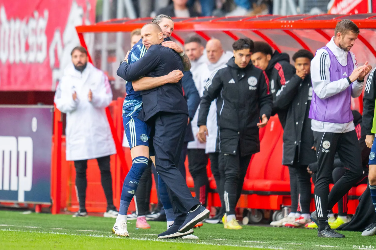 Rondom Ajax: Oud-Ajacieden maken indruk in Engeland