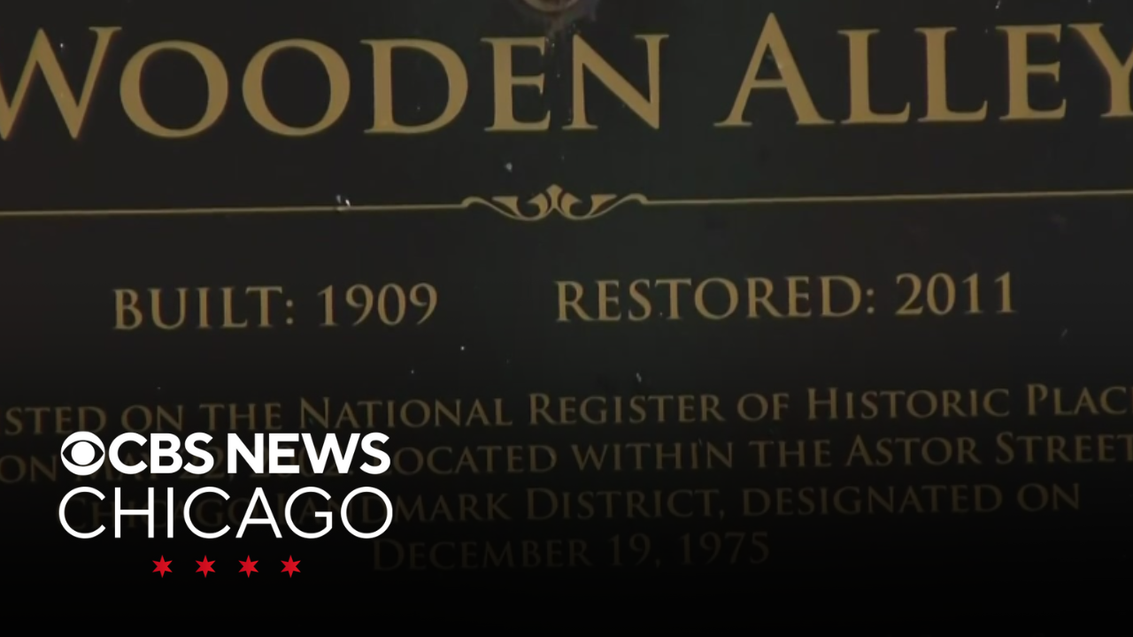 Chicago's historic wooden alley inspires Chicago author