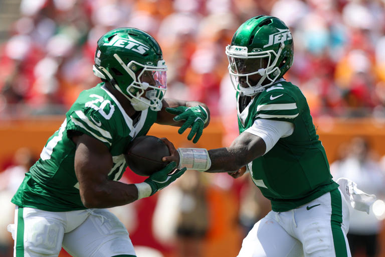 With a new starting QB, Jets visit one of NFL's hottest teams Sunday