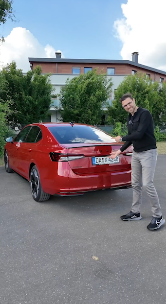 Skoda Superb Sportline Trunk: Hidden Feature or Extra Storage Capacity