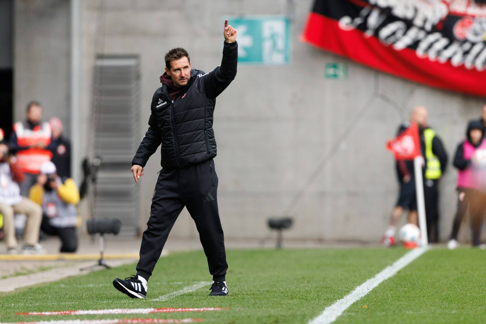 Klose ärgert FCK, 96 gewinnt Derby in Braunschweig