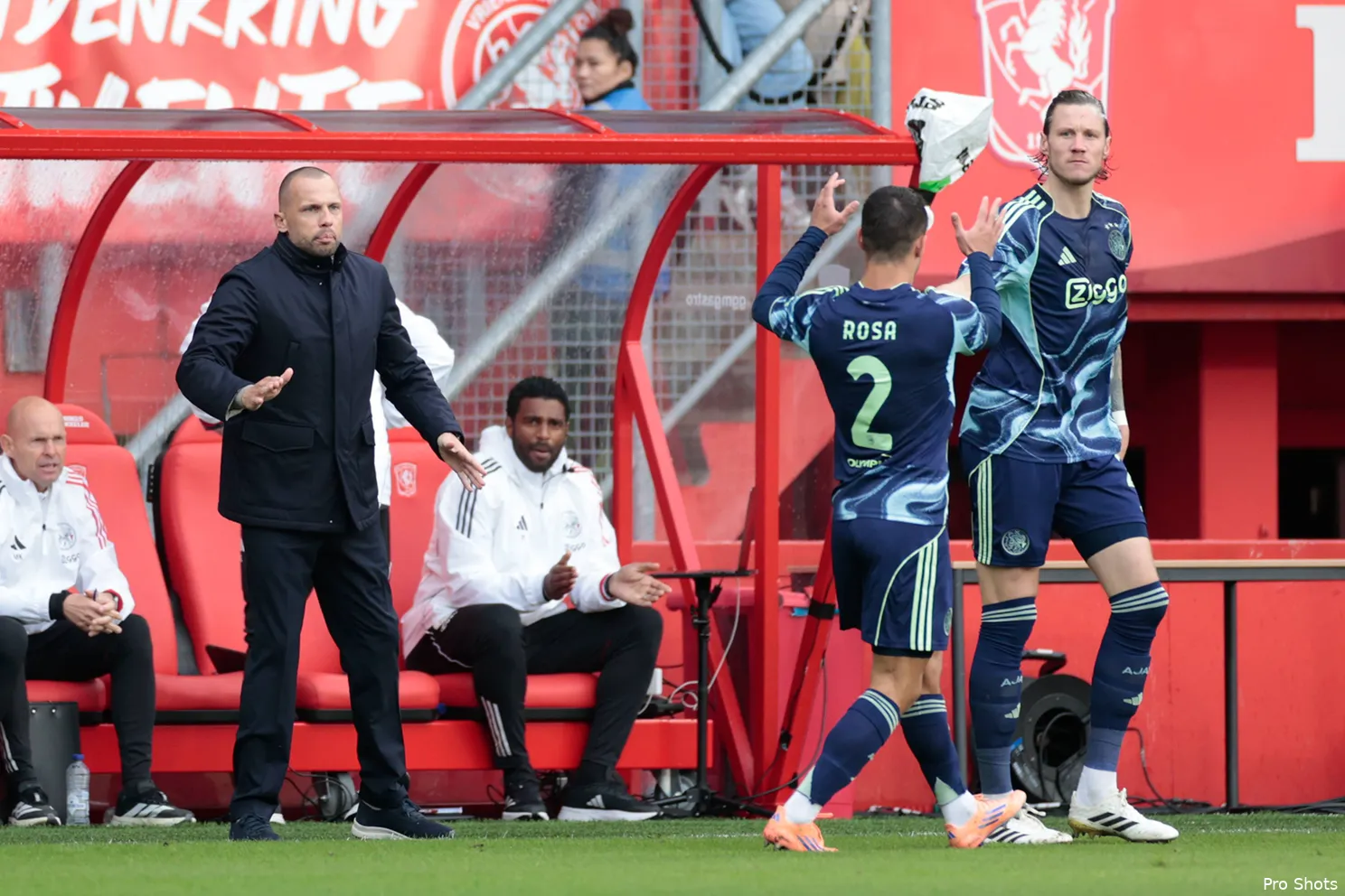 Heitinga juichte samen met Weghorst na 1-1 tegen FC Twente: 'Ik weet ...