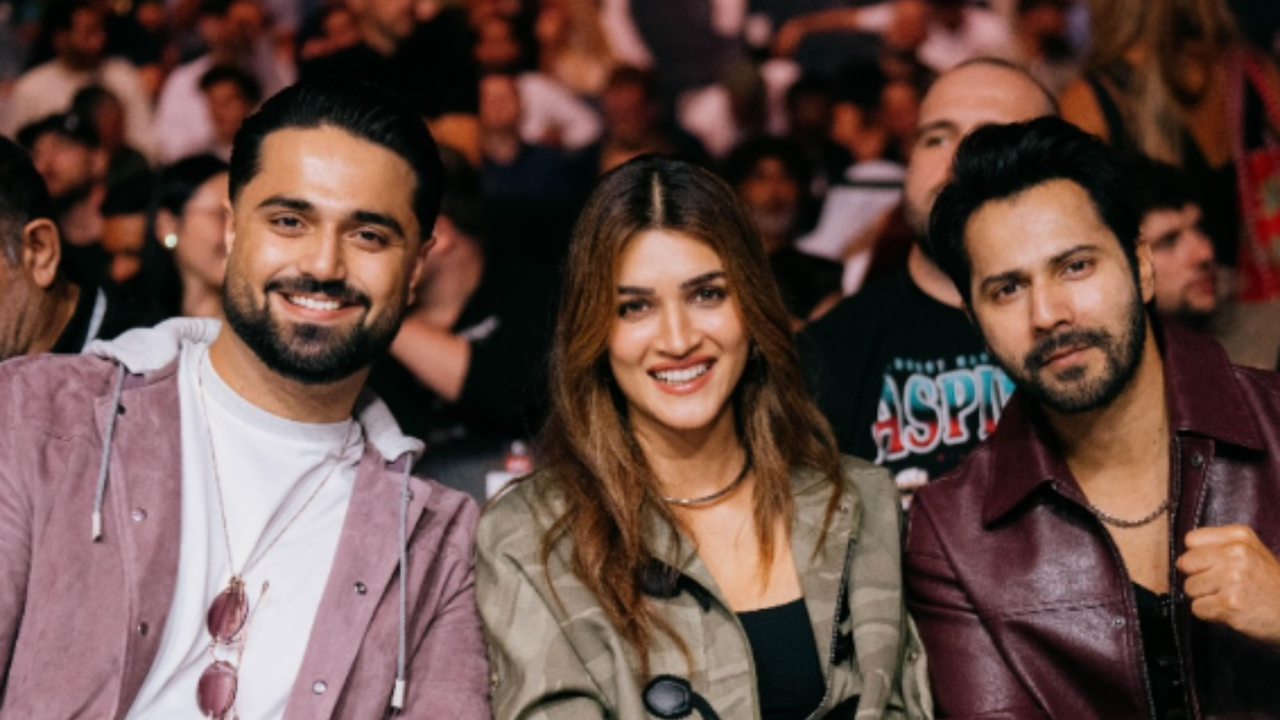Kriti Sanon Has Fun at 'Fight Night' Alongside Alleged Boyfriend Kabir ...