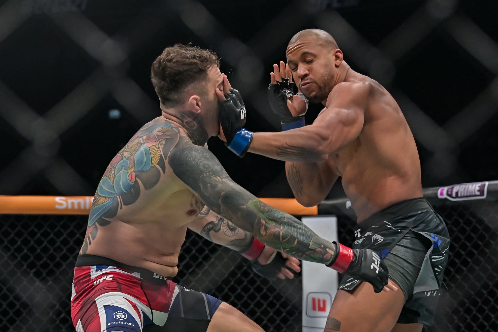 UFC: pourquoi Ciryl Gane n'a pas été disqualifié pour avoir mis ses ...