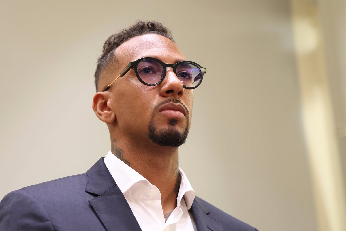 Jérôme Boateng no hará pasantía con el Bayern tras protestas de aficionados