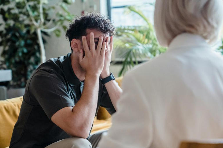 9 Clear Signs That Show Someone Is Emotionally Unstable