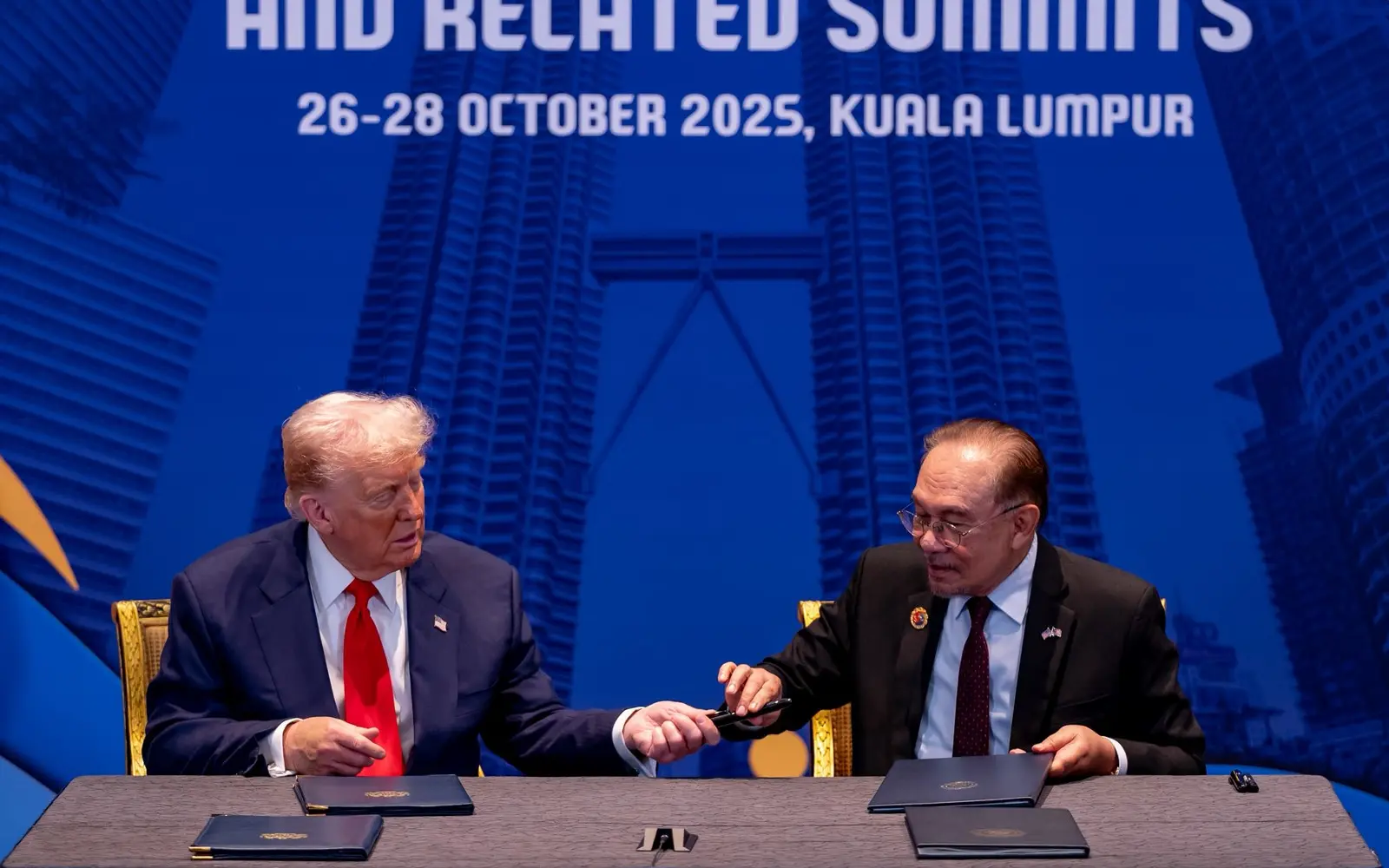 PM pockets White House pen in light-hearted moment with Trump