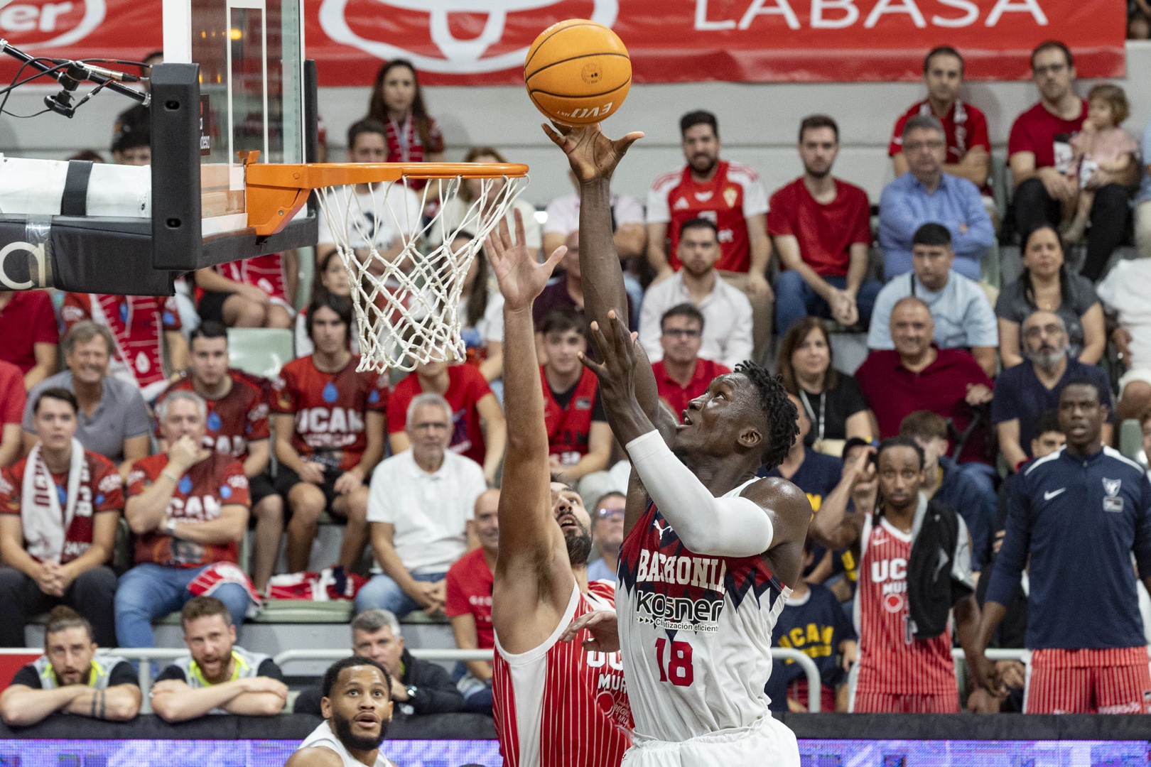 89-84. El UCAM CB, con el liderazgo de un gran DeJulius, vence a un ...