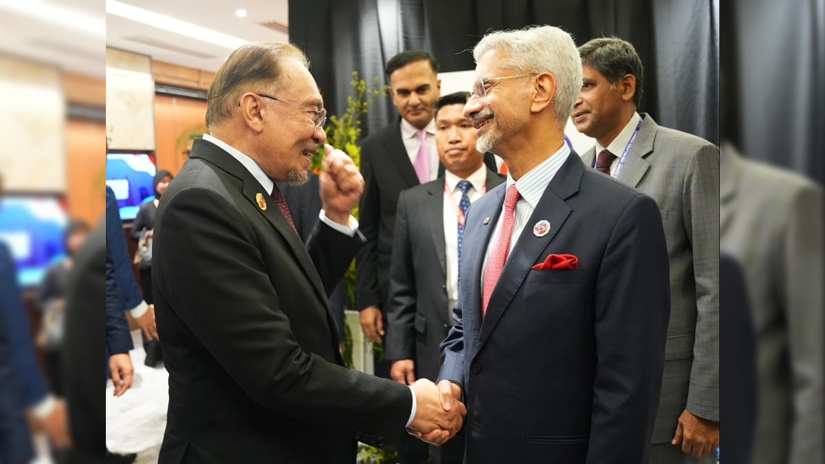 ASEAN Summit: Jaishankar Meets Malaysia PM Anwar Ibrahim, Leaders ...