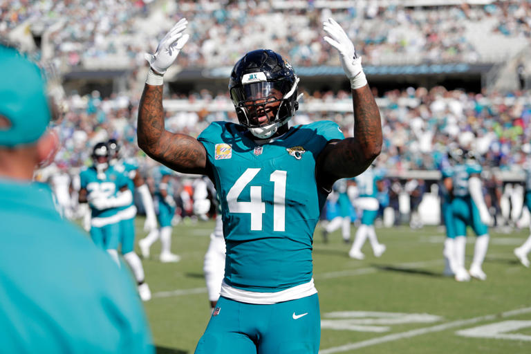 Who has the advantage in Jaguars vs. Texans Week 10 matchup?