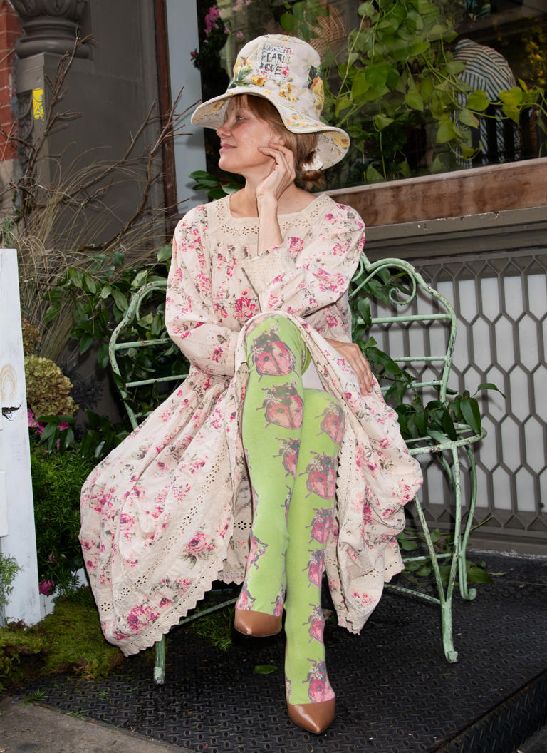Pamela Anderson turns heads with wild floral outfit at garden-themed ...