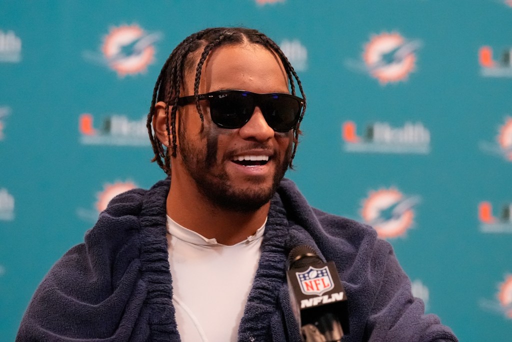 Tua Tagovailoa has best game of season despite waking up with swollen eye