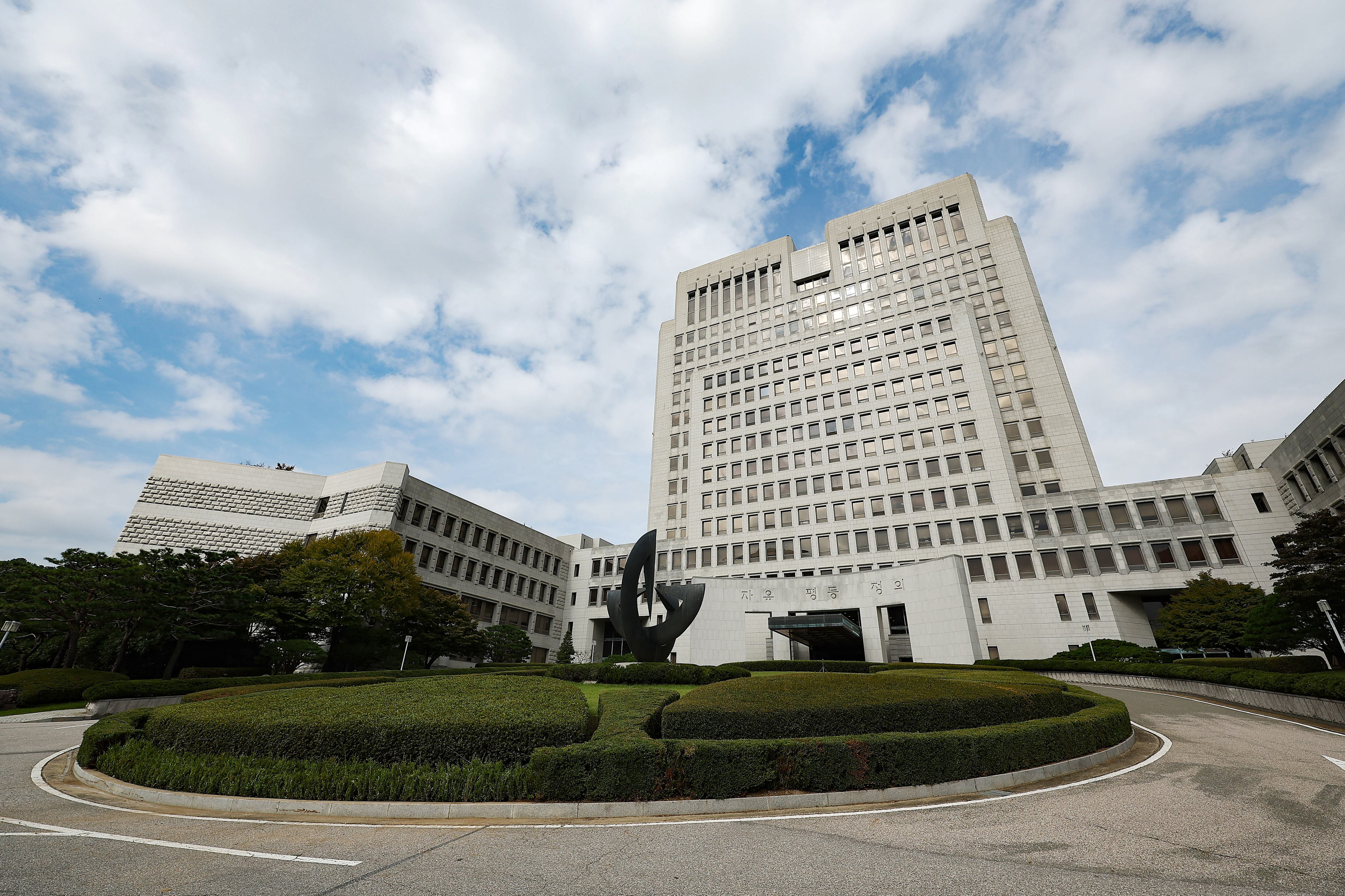 Supreme Court Rules Hyundai Must Directly Employ Subcontractor Workers