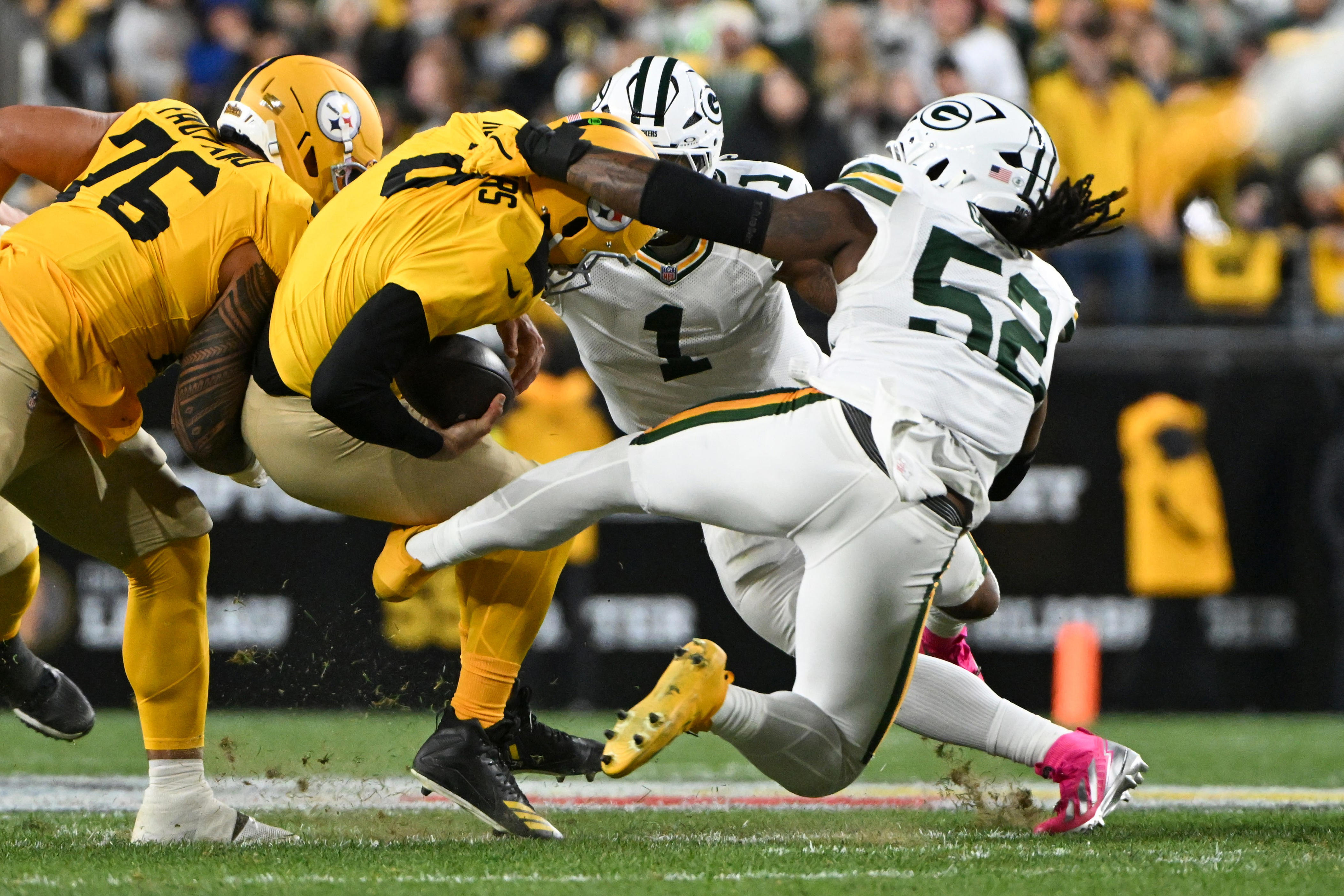 Rashan Gary's '6-7' celebration after sack on Aaron Rodgers in Packers ...