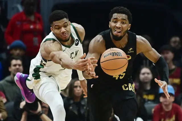 Milwaukee Bucks vs Cleveland Cavaliers regular season game injury ...