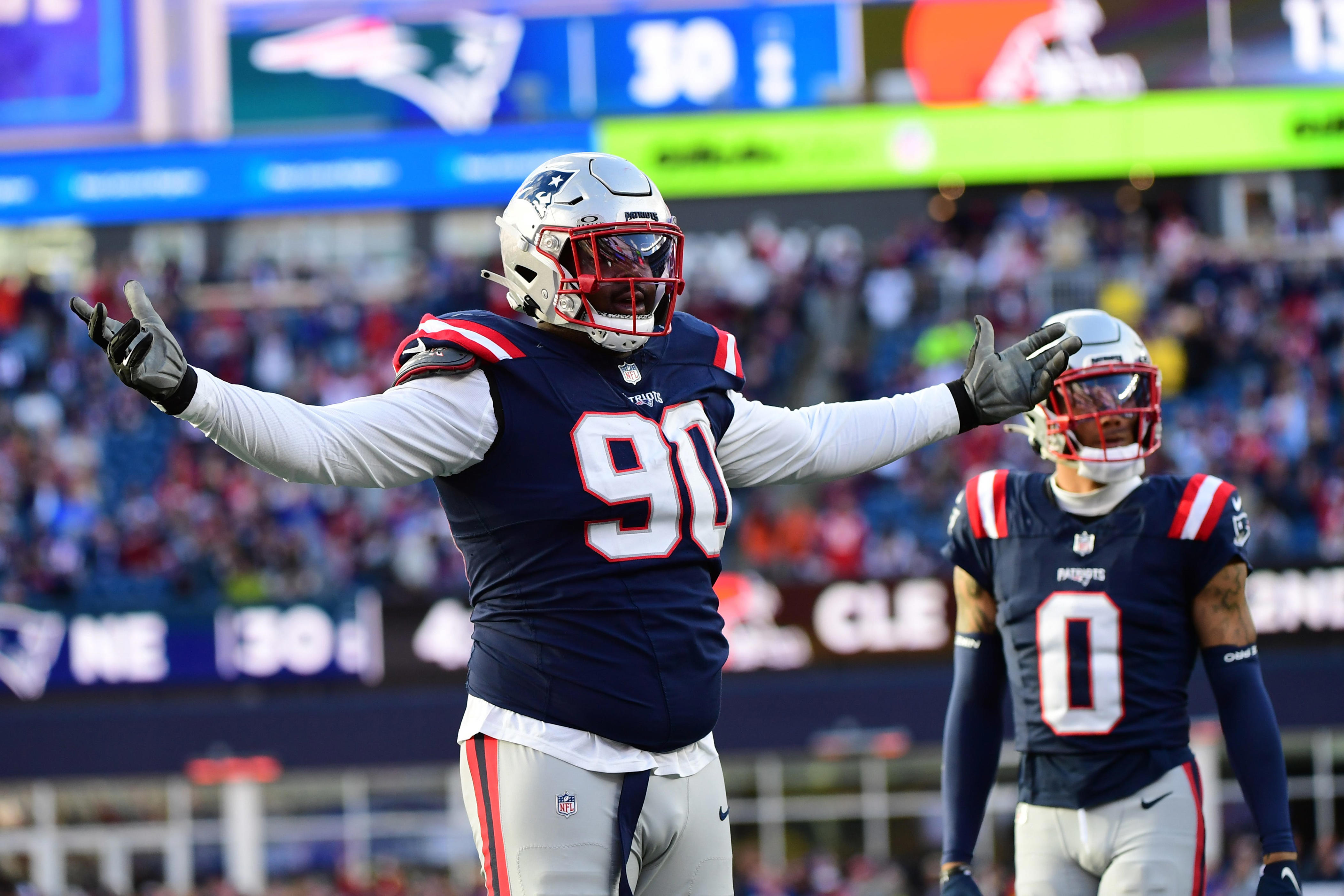 Patriots' Mike Vrabel details reason for Christian Barmore's absence ...