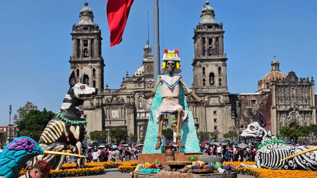 Inaugura Brugada mega ofrenda monumental en el Zócalo
